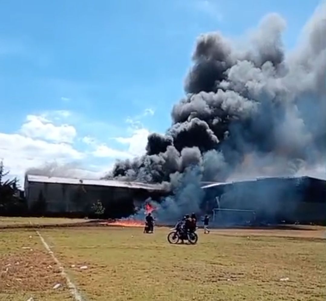 Se desploma aeronave tipo jet en zona industrial de Toluca; hay ...